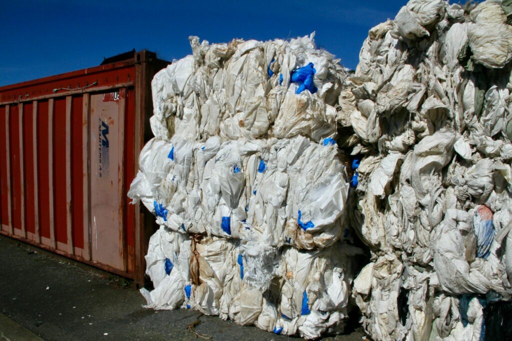 Plastavfall sendes ut av landet. Staten mangler kontroll. - Avisa Lofoten